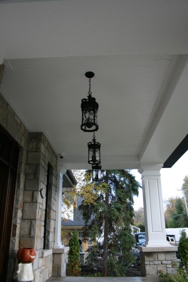 poutre-decorative-et-soffite-de-lambris-decorative-beam-and-beadboard ...